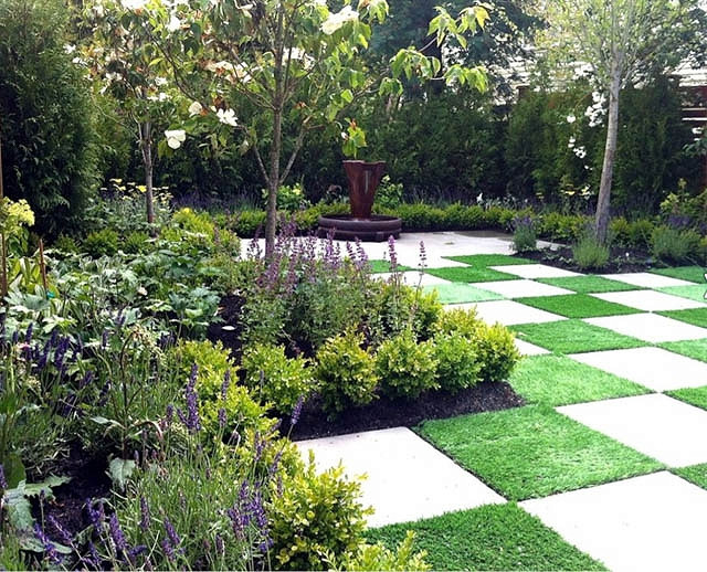 A European Style Courtyard - Thomas Kyle Landscape Design