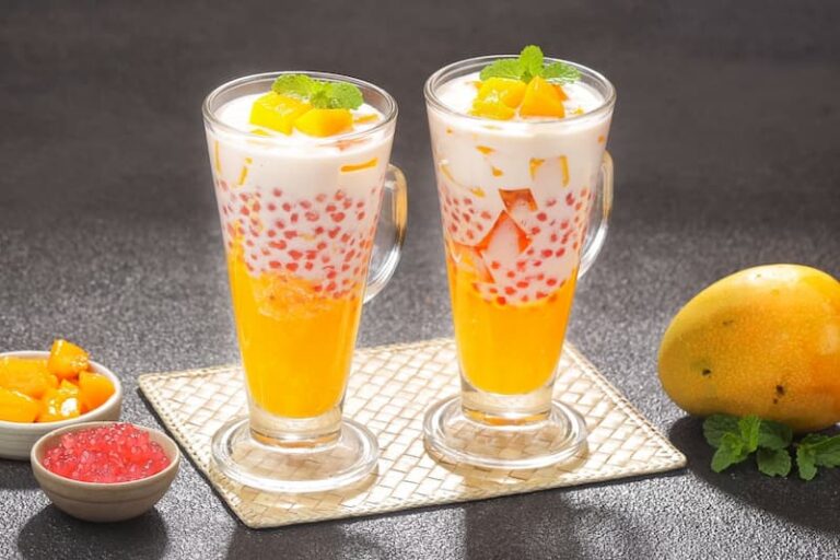 Pomelo (Citrus maxima): Health Benefits, Uses, Growing Tips