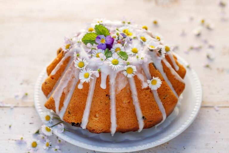 Edible Flowers for Cakes: Adding Natural Beauty to Desserts